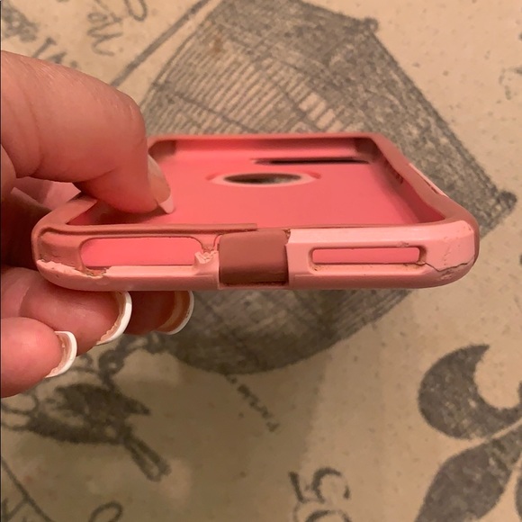 OtterBox | Other | Pink Otter Box With Pop Socket Has A Few Cracks ...